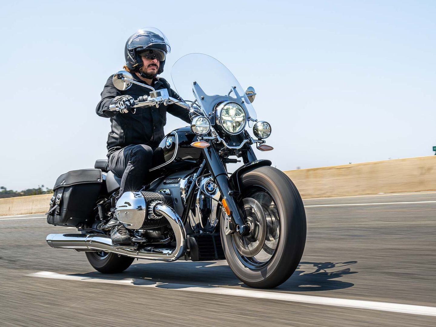 2021 BMW R 18 Classic Review | Motorcyclist