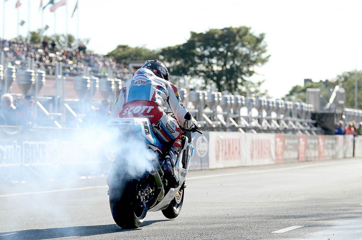 Two Strokes Return To IOMTT Classic TT Racing | Motorcyclist