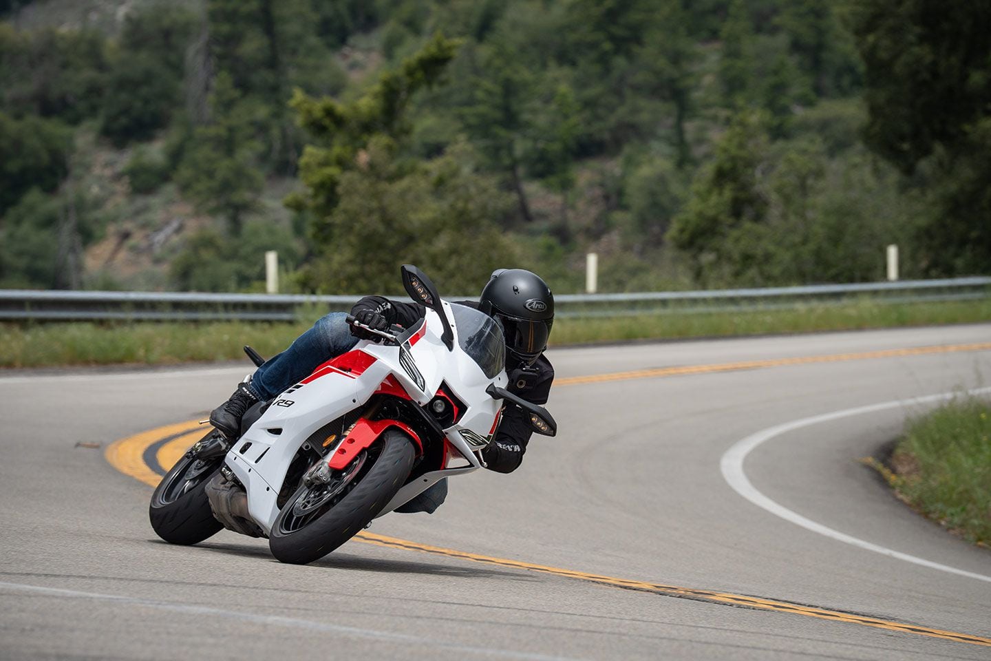 2025 Yamaha YZF-R9 Street Review Gallery | Motorcyclist