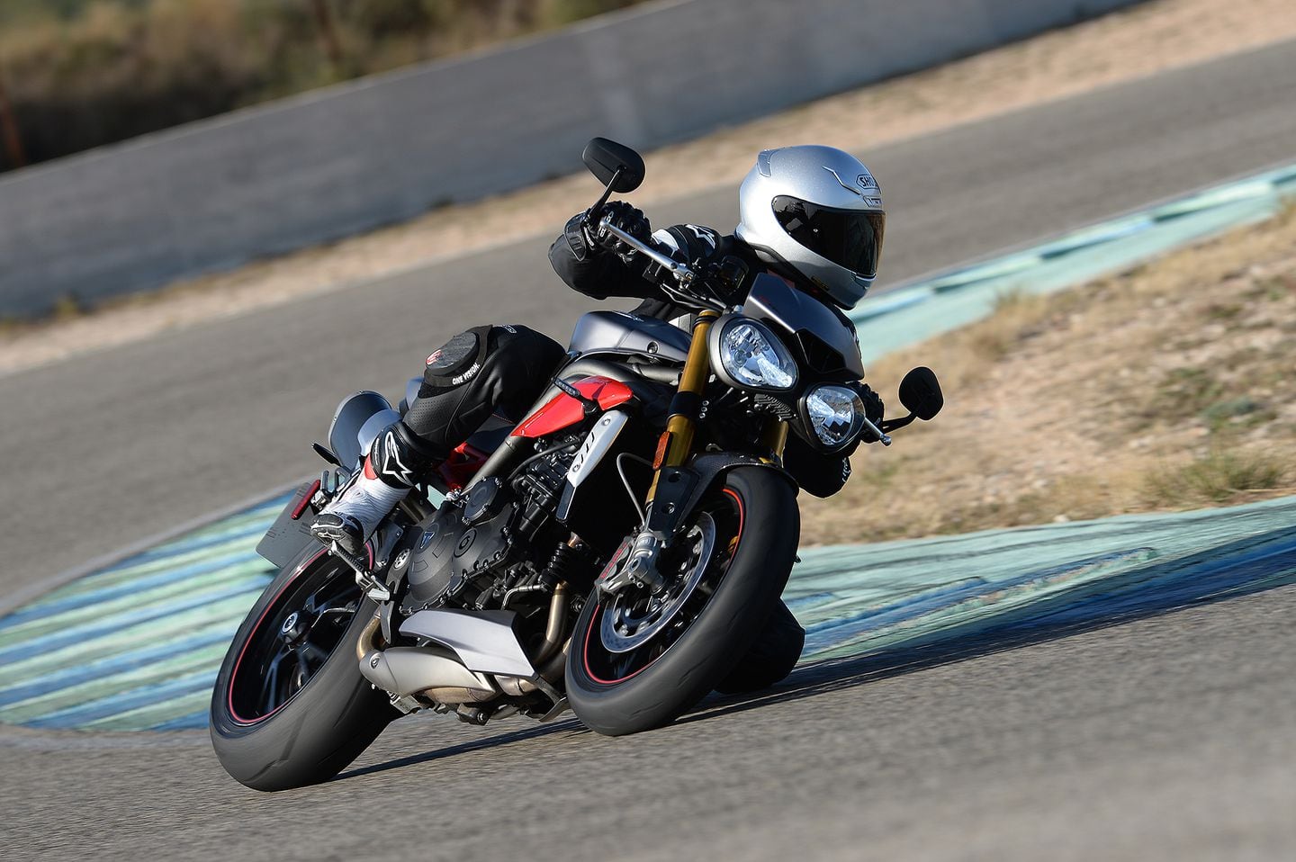 2016 Triumph Speed Triple R Review | Motorcyclist