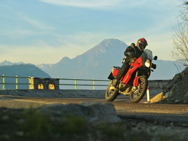 2004-2006 KTM 950 Adventure | Smart Money | Motorcyclist