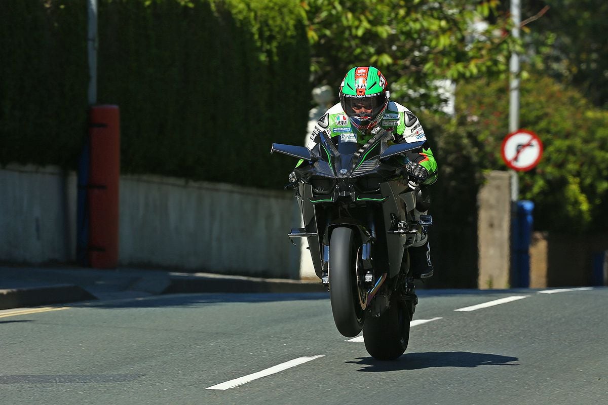 KAWASAKI Ninja H2R Rider Claims Fastest Speed On IOMTT Closed Roads ...