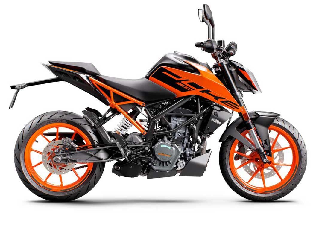 2021 KTM 200 Duke and 390 Duke First Look Preview | Motorcyclist