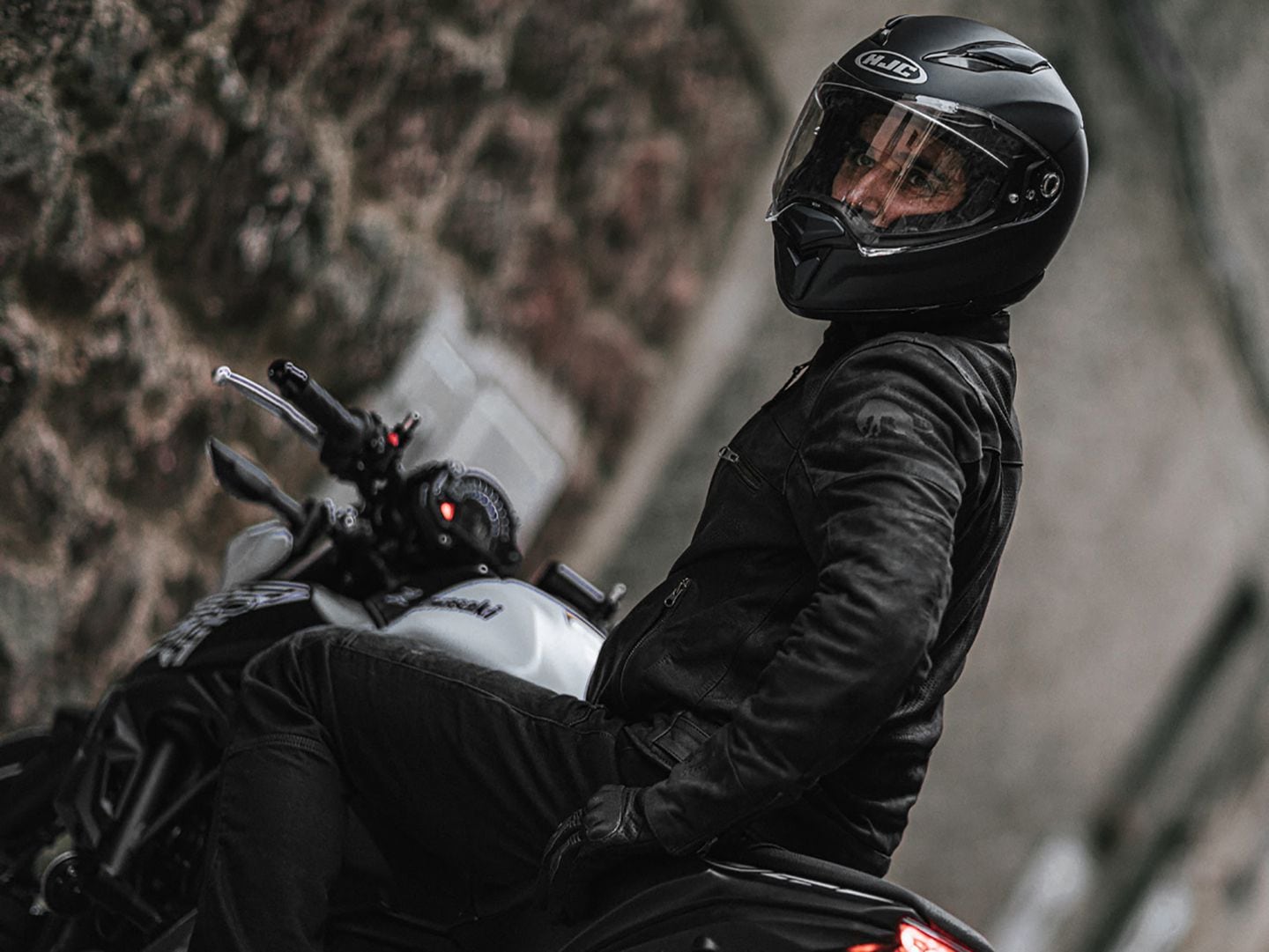 HJC F70 Motorcycle Helmet Preview | Motorcyclist
